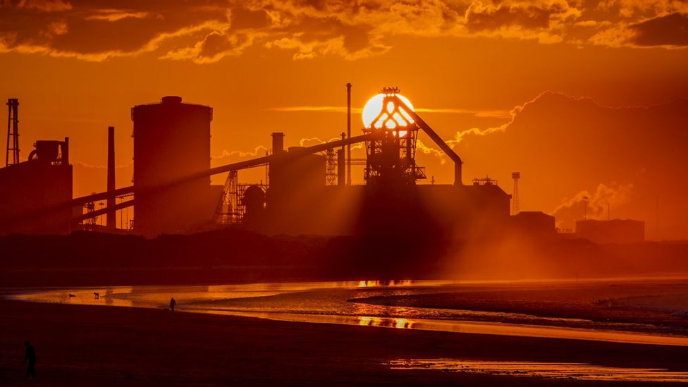 Redcar's landmark blast furnace demolished - BBC News