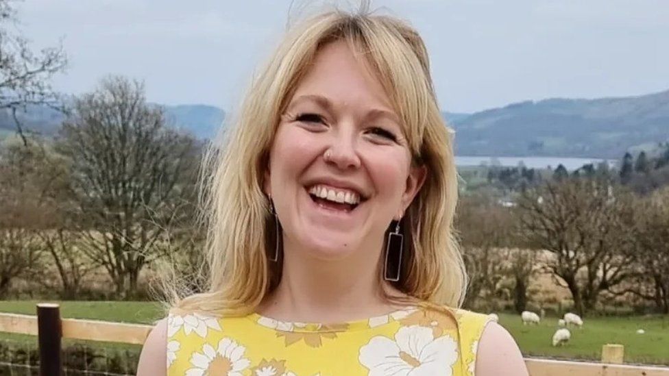 Her i greu dillad... yn lle eu prynu - BBC Cymru Fyw