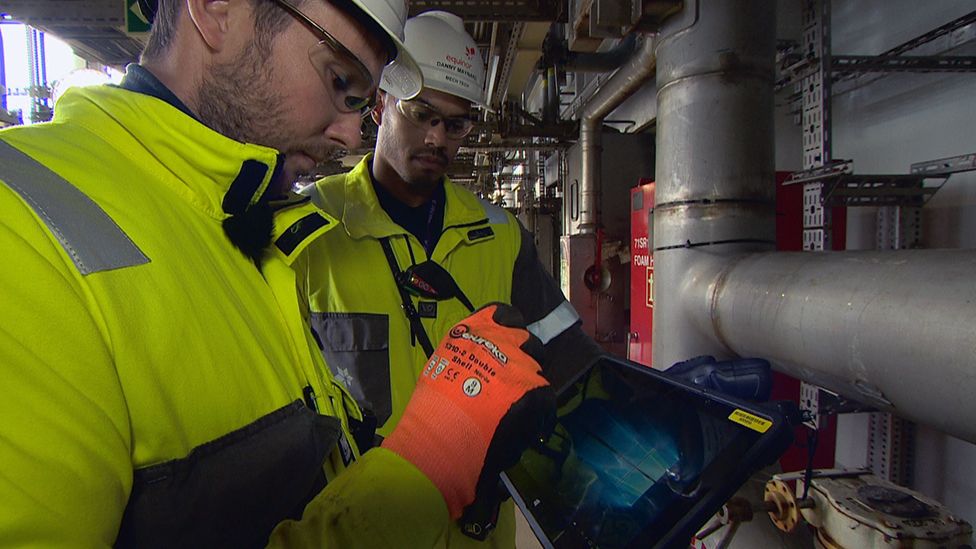 Oil starts flowing from huge North Sea development - BBC News