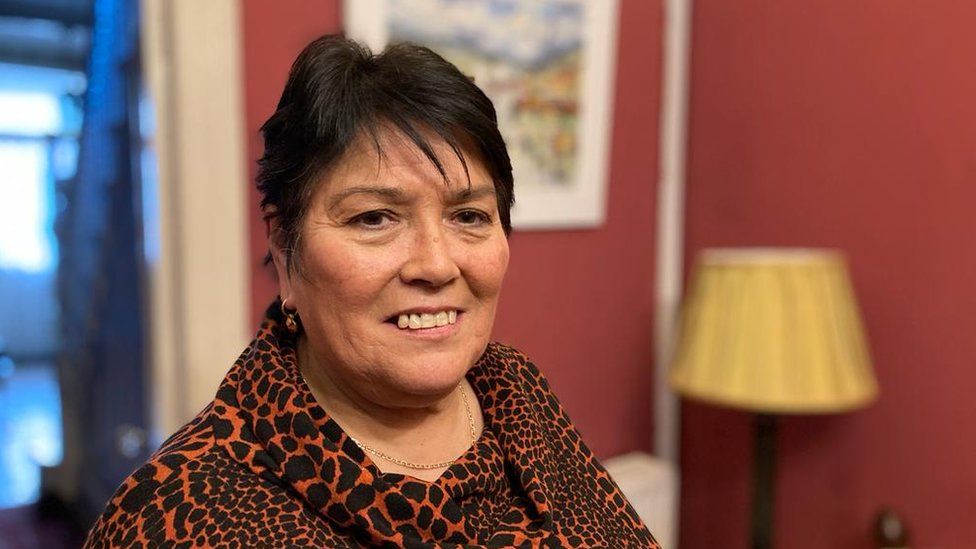 Streiciau: Aelodaeth undebau 'yn y gwaed ac yn y dŵr' - BBC Cymru Fyw