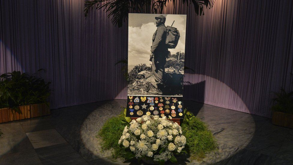 Fidel Castro death: Cubans say sad goodbye, or good riddance - BBC News