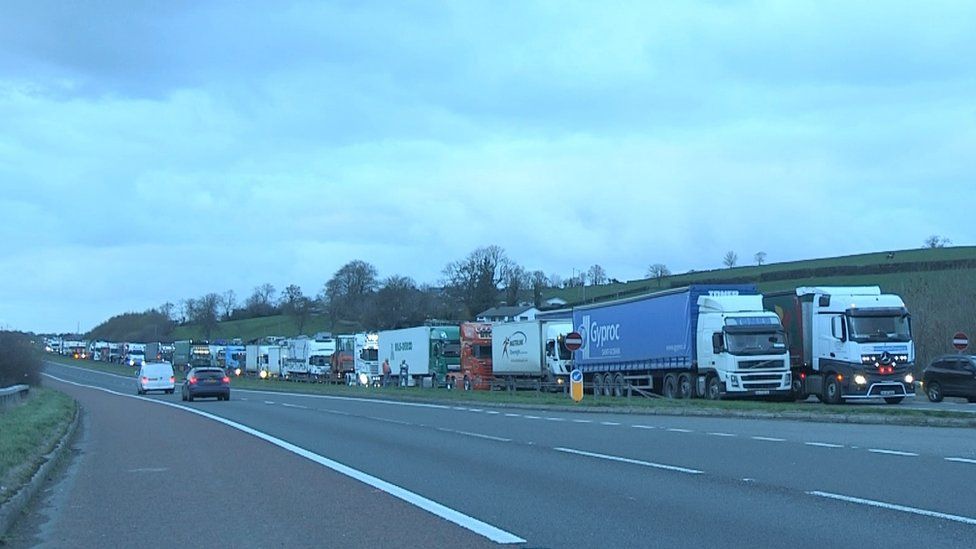 Lorry fire causes tailbacks on A1 near Loughbrickland - BBC News