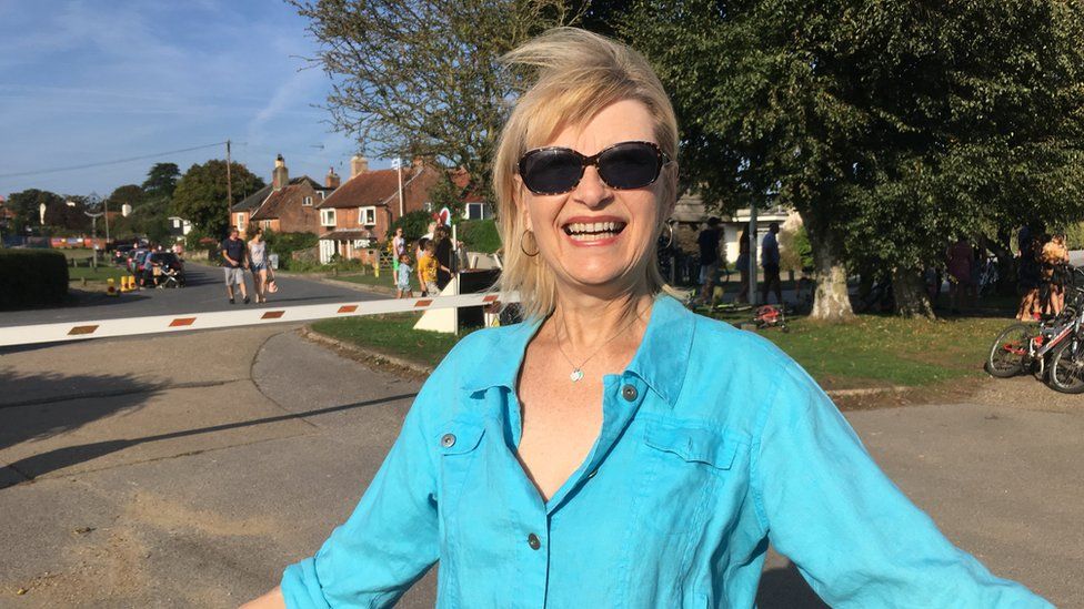 Walberswick evacuated as wartime bomb detonated on beach - BBC News