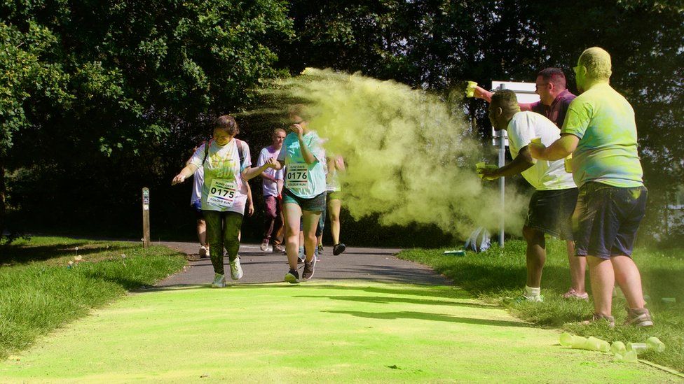 Charity colour run to return to Wolverhampton - BBC News
