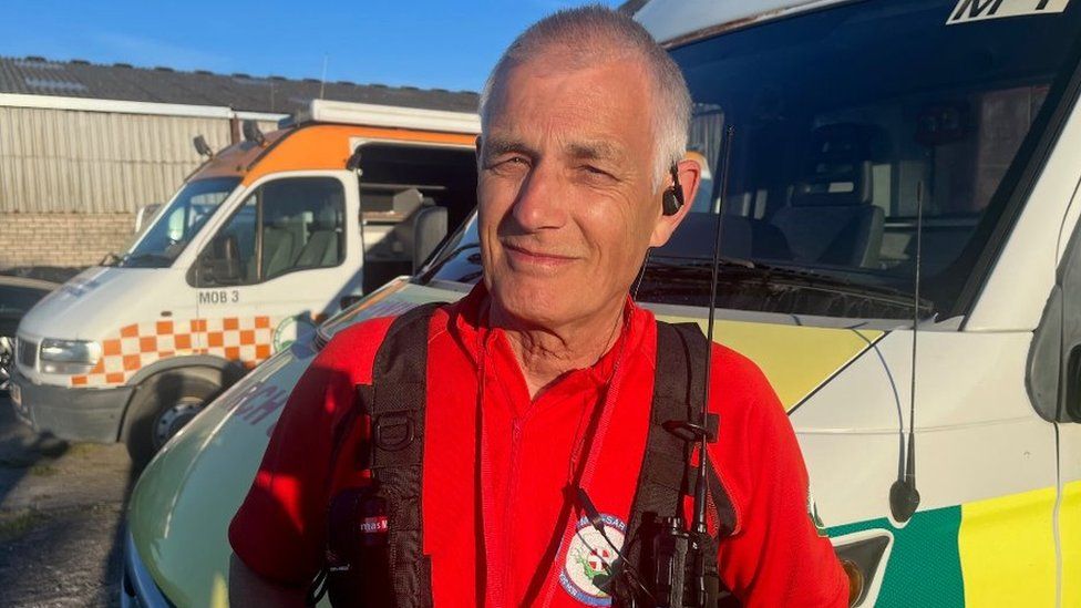 Tîm achub iseldir ym Môn yn llwyddo er heriau ariannol - BBC Cymru Fyw