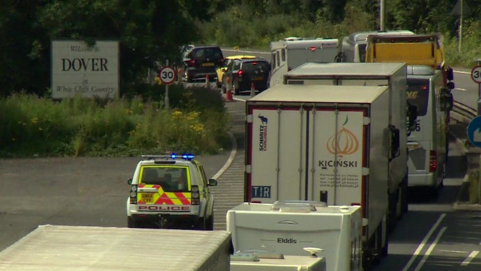 Dover delays: Queues ease but delays 'could last for weeks' - BBC News
