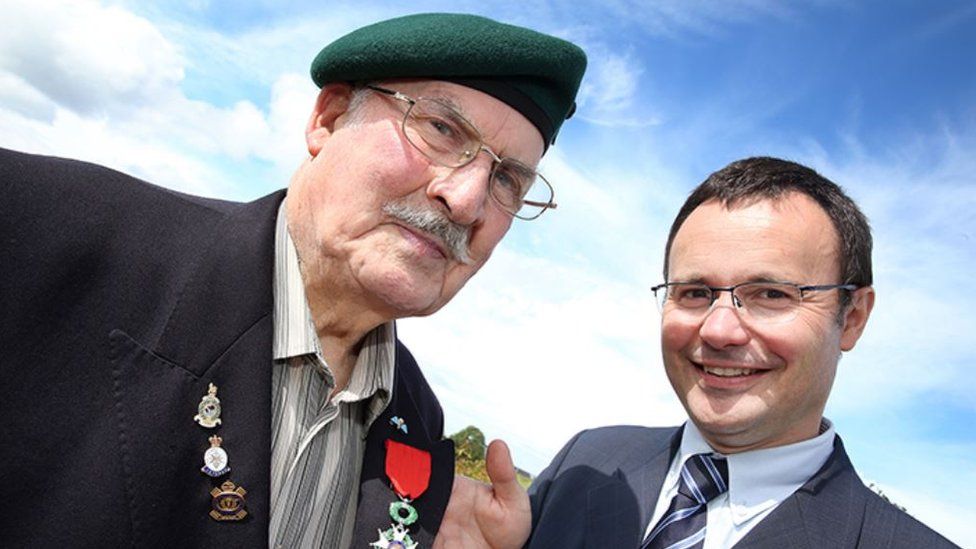 Luaidh ga dhèanamh air Jimmy Clark - Naidheachdan a' BhBC