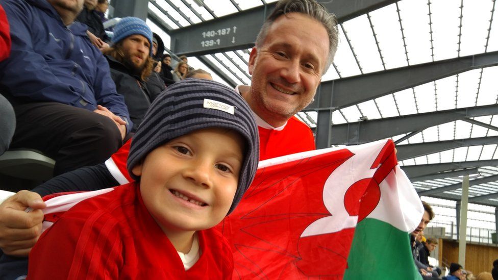 Pob lwc Cymru!...Eich lluniau chi - BBC Cymru Fyw