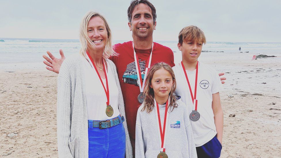 Devon surfing family of four in medals sweep - BBC News