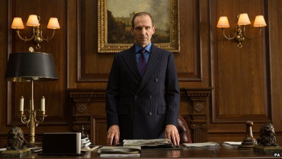 James Bond Spectre trailer launches - BBC News