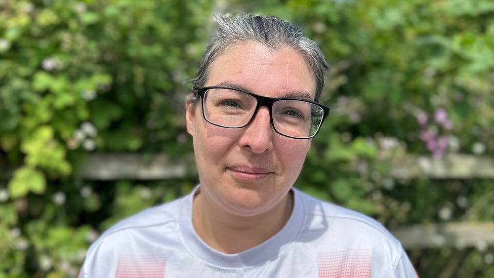 Mystery as Ryhope's stolen statue replaced by replica - BBC News