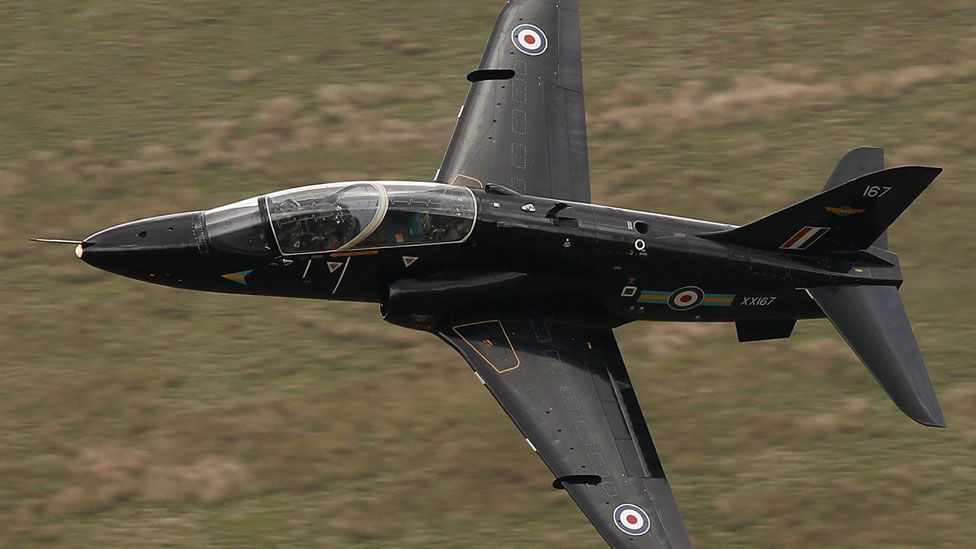 Jet lands safely in second emergency at Stornoway Airport - BBC News