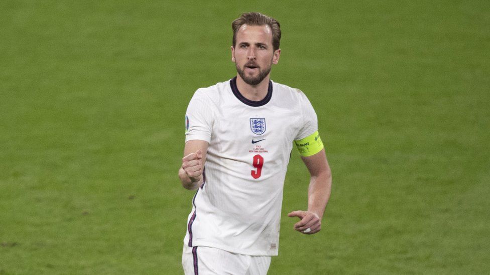 Harry and Charlie Kane and other celebs who work with family - BBC ...