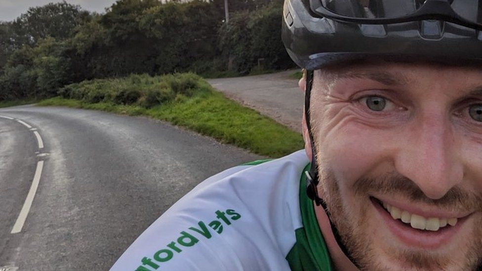Somerset vet completes 'overwhelming' 400-mile cycle ride - BBC News