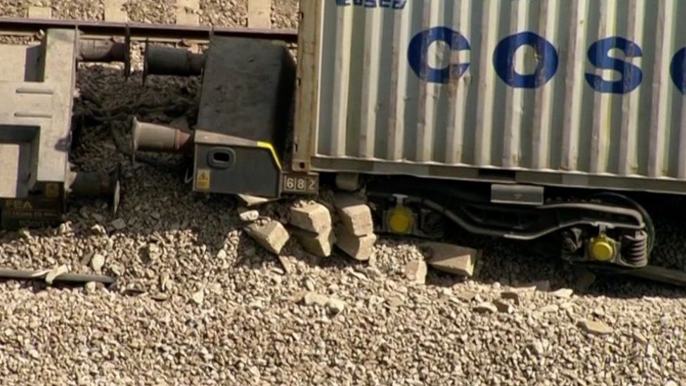 Derailed freight train near Ely causes chaos in the east - BBC News