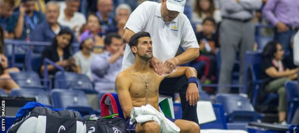 US Open: Champion Novak Djokovic defies injury to reach last 32 - BBC Sport