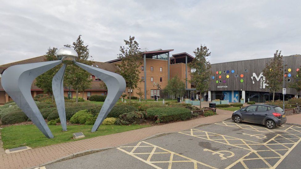 Milton Keynes: Boy, 16, dies after stabbing at college - BBC News