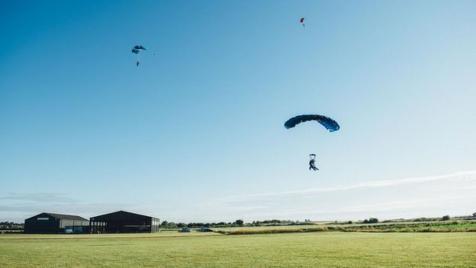 Stephen Sutton skydive breaks a Guinness World Record - BBC News