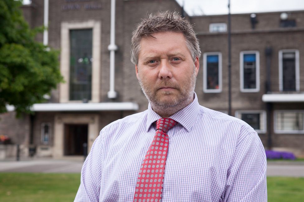 The school places police - BBC News