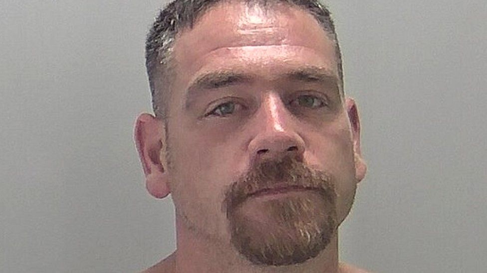 Leamington Spa man jailed for assaulting two police officers - BBC News