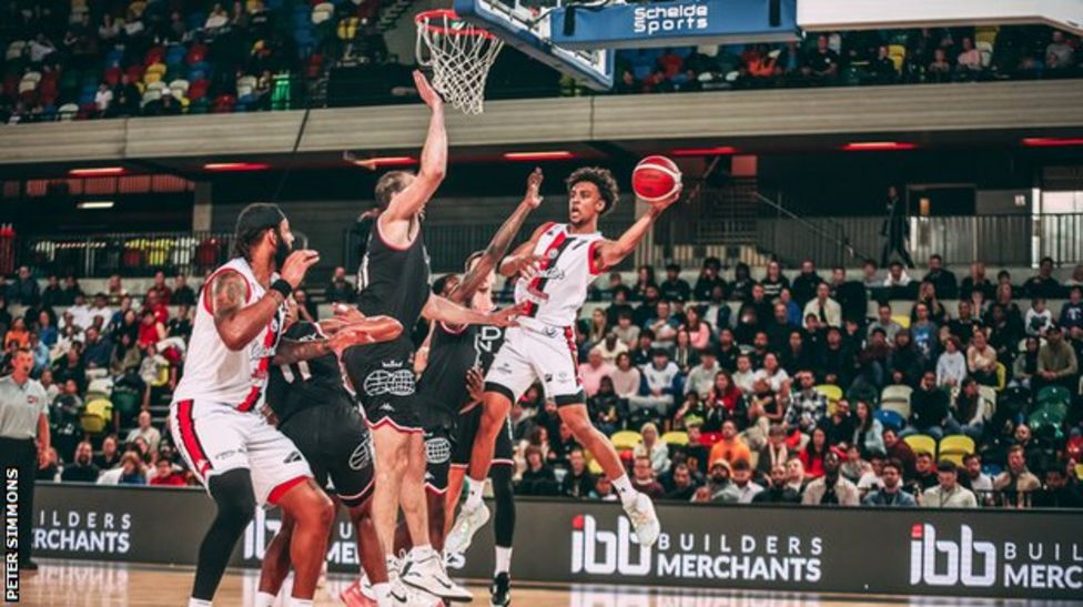 Premier League predictions: Chris Sutton faces Leicester Riders ...