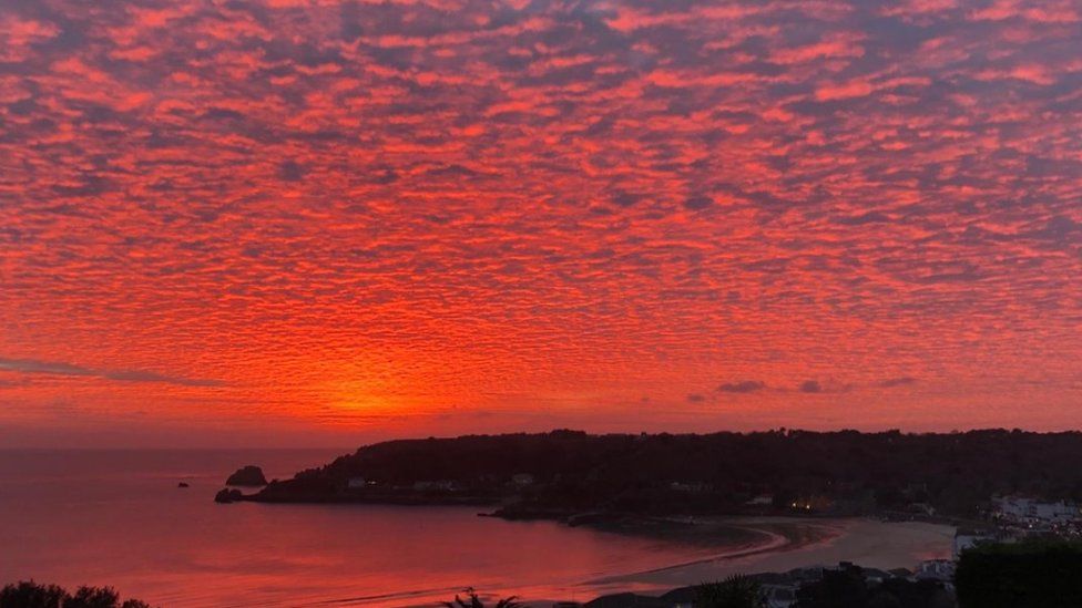 Striking sunsets of the year - BBC Weather