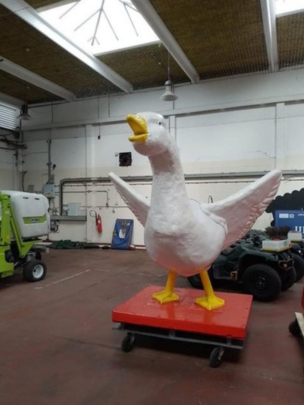 Goose Fair mascot lands in Nottingham ahead of historic city fair - BBC ...