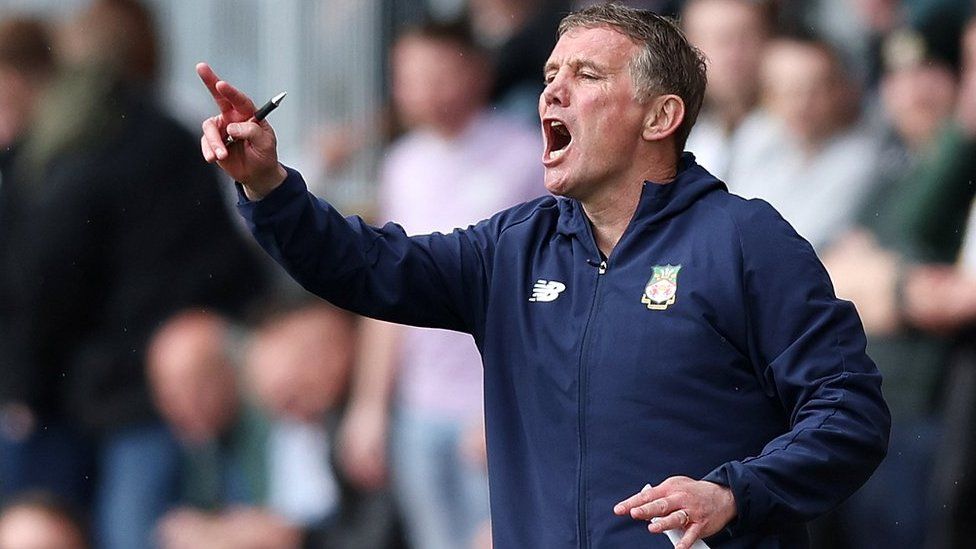 Cefnogwyr Wrecsam yn ysu am barti ar y Cae Ras - BBC Cymru Fyw