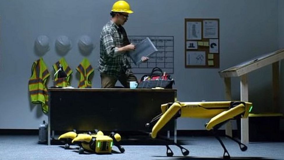 'Rude' robot able to distract gamers - BBC News