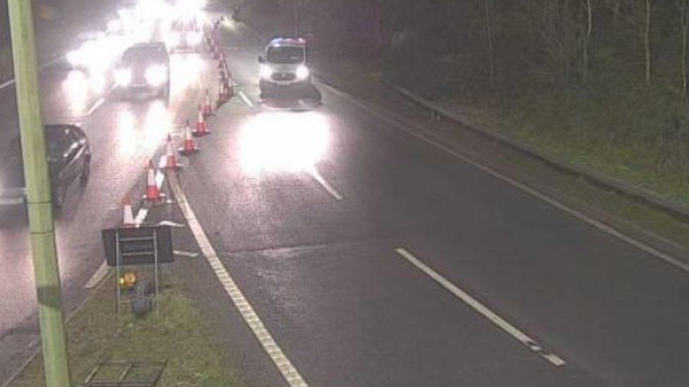 M4 reopens after pedestrian killed near Cardiff - BBC News