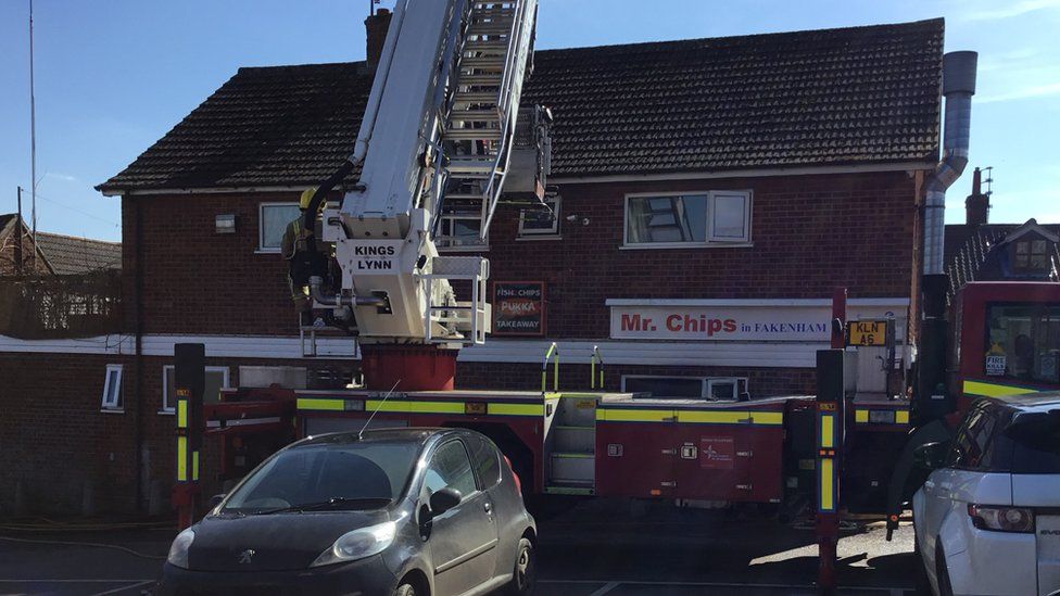 Officer hurt as van drives through Fakenham fire cordon - BBC News