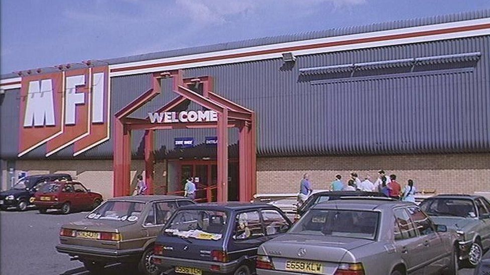 The shops that have vanished in your lifetime - BBC News
