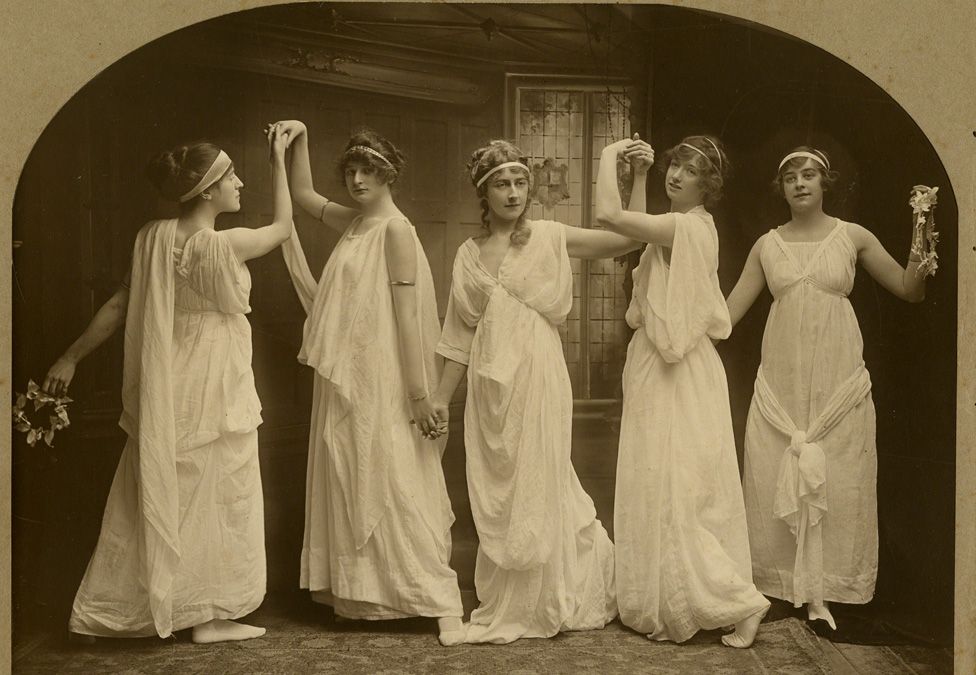 In pictures: Agatha Christie: Unfinished Portrait - BBC News