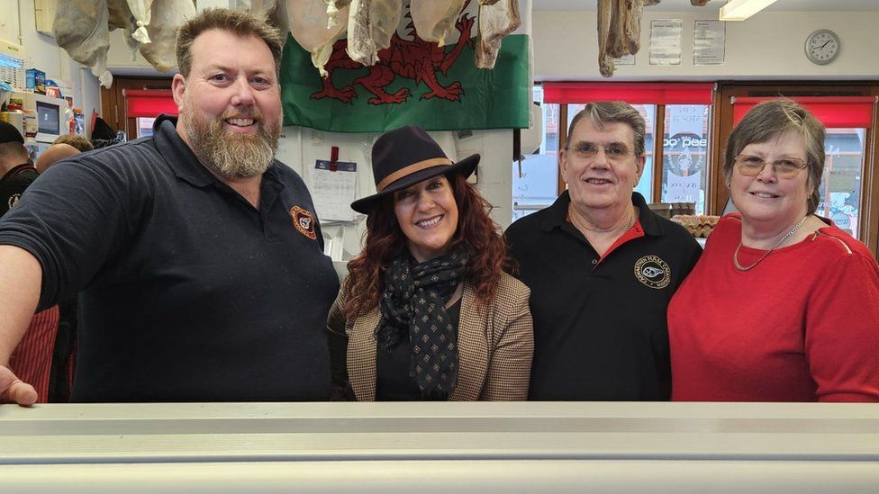 Cigydd Albert Rees: 'Bywyd newydd yn y stondin' - BBC Cymru Fyw