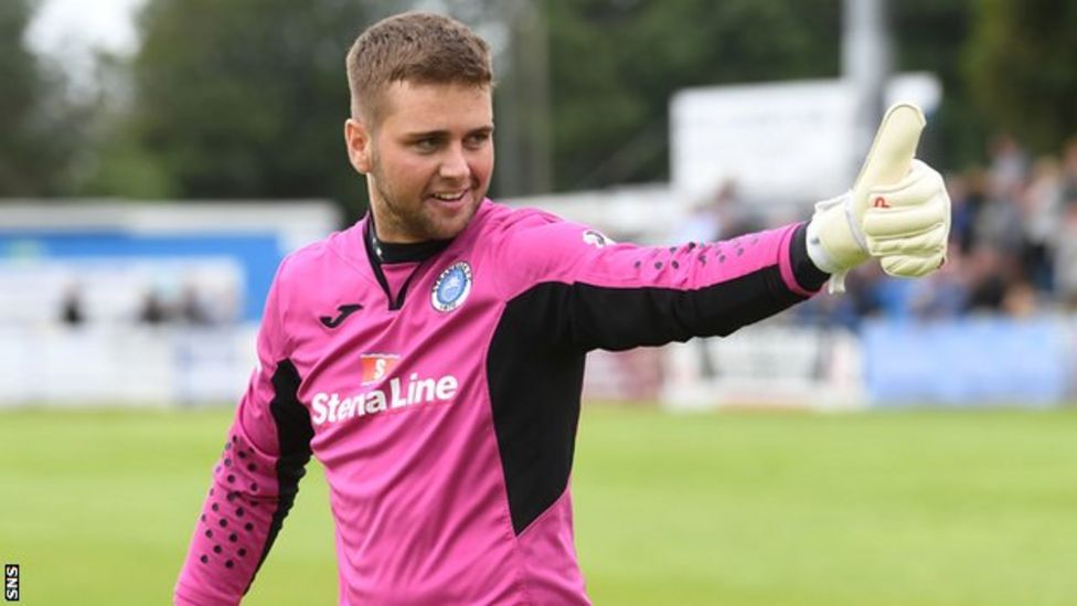 Goalkeeping brothers Blair and Max Currie sent off on same day - BBC Sport