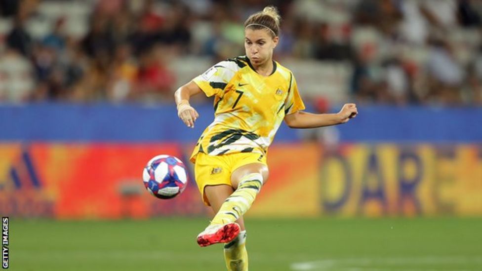 Steph Catley: Arsenal sign Australia international full-back - BBC Sport
