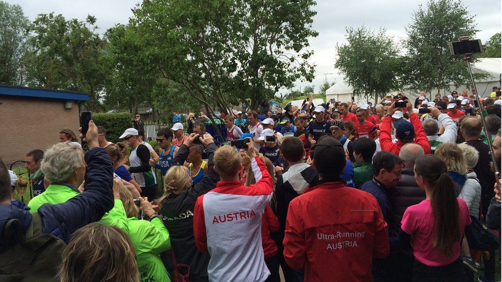 Belfast: Runners get set for 24-hour World championship - BBC News