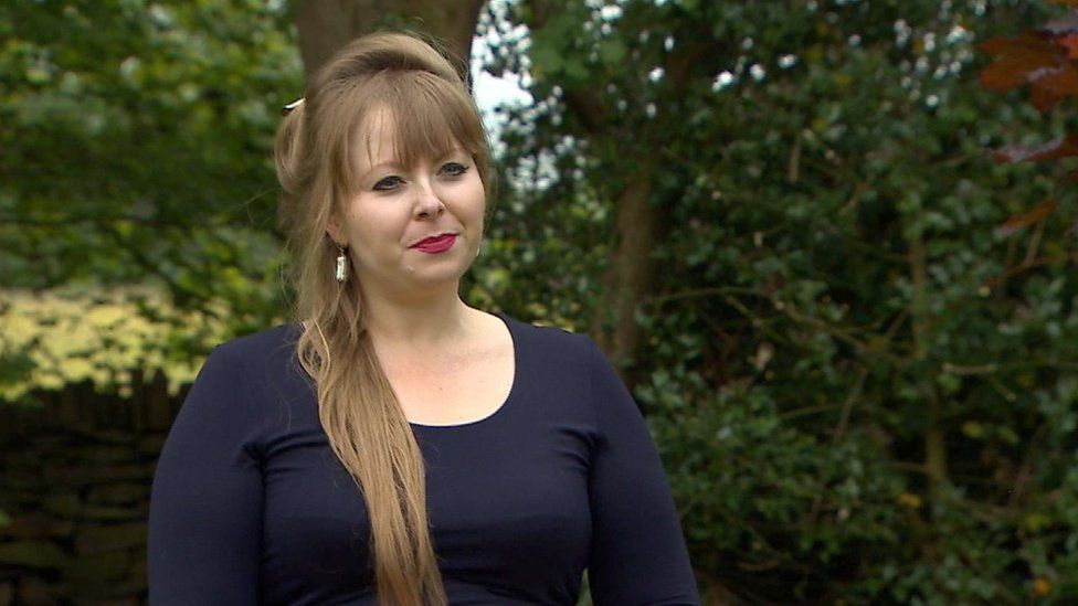 Pobl ifanc â gorbryder am newid hinsawdd 'angen help' - BBC Cymru Fyw