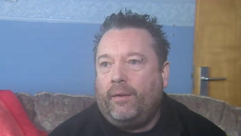 Fall pensioner, 95, in six-hour ambulance wait - BBC News