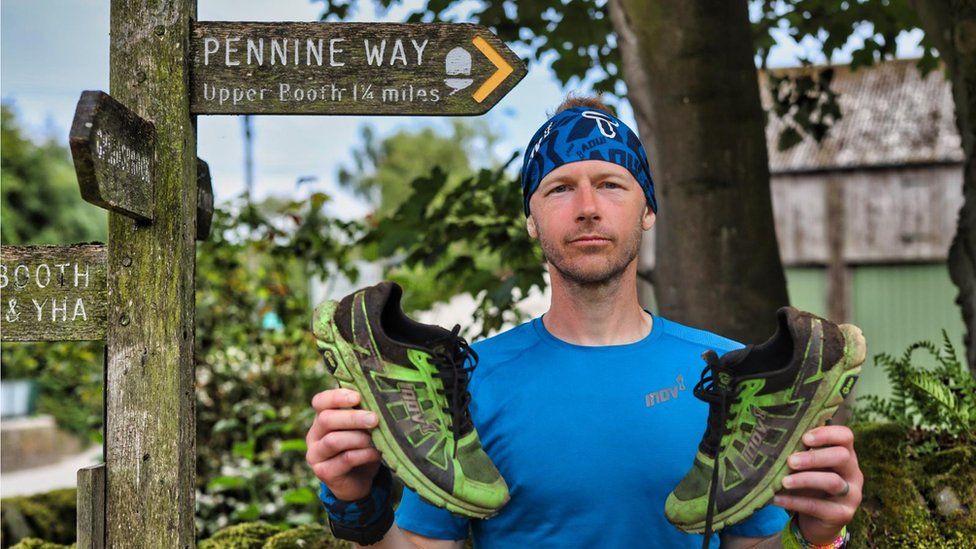 Runner sets new Pennine Way record - BBC News