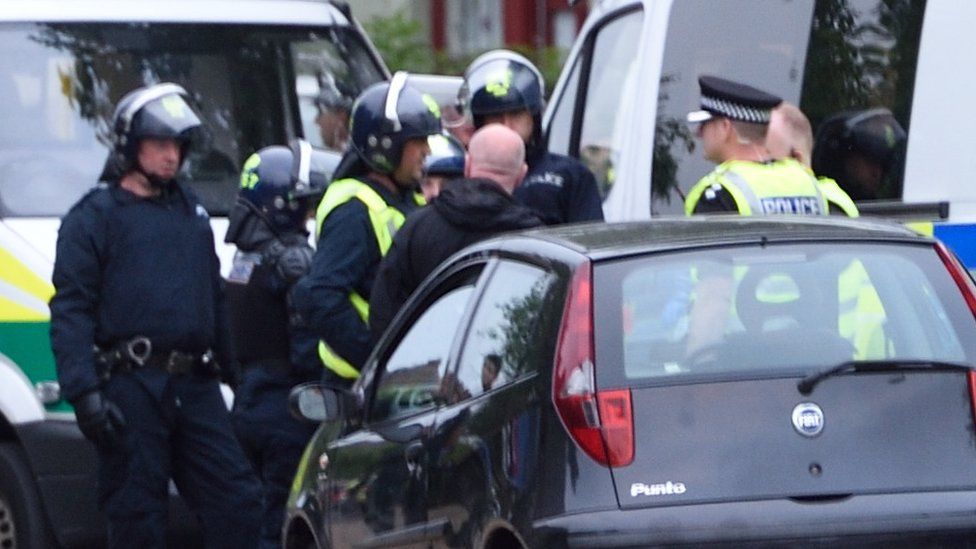 Man charged after 'police stand-off' in Perth - BBC News