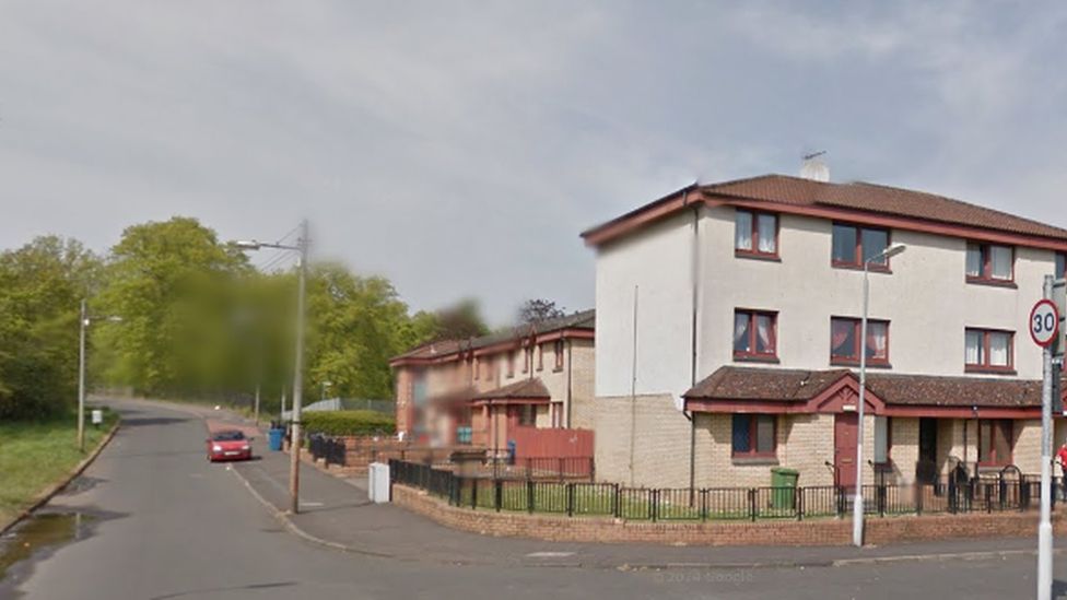 Man stabbed after hit-and-run attack in Castlemilk - BBC News
