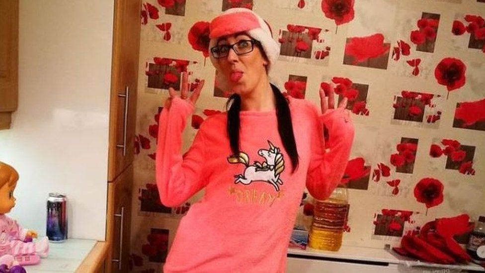 Crash victim Lisa Gow 'full of joy, energy and love' - BBC News