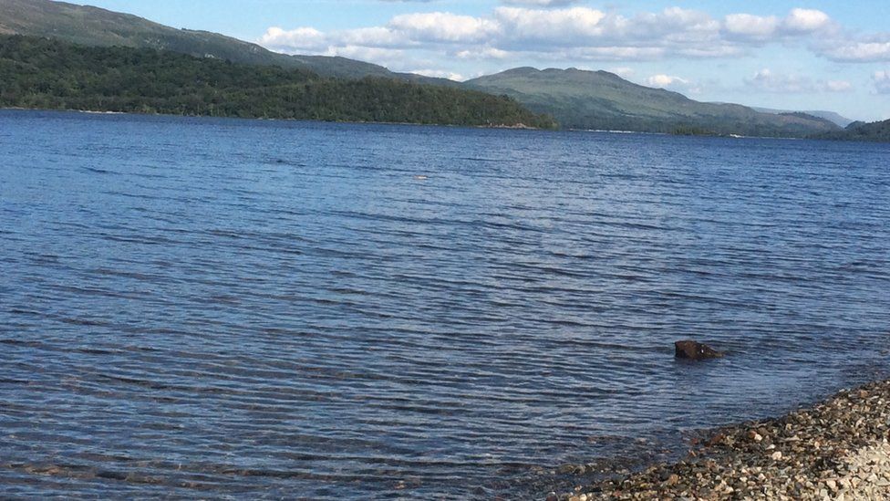 Body of man recovered from Loch Lomond - BBC News