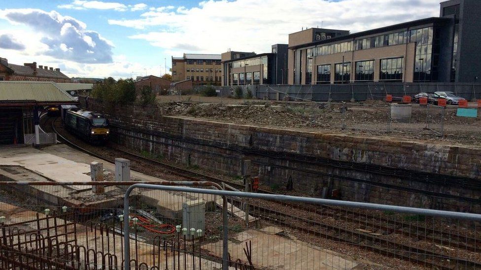 Work begins at new Dundee railway station concourse - BBC News