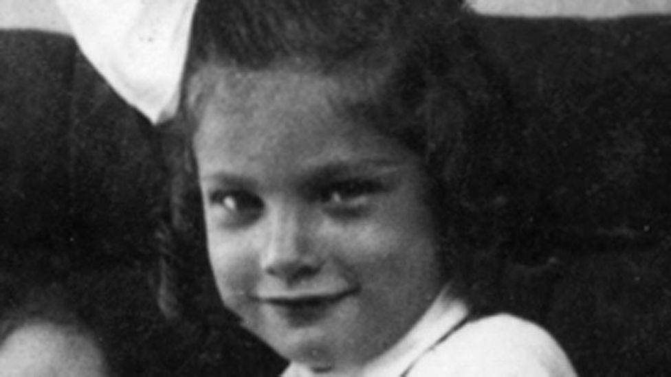 Parents who saved their only child by giving her away - BBC News