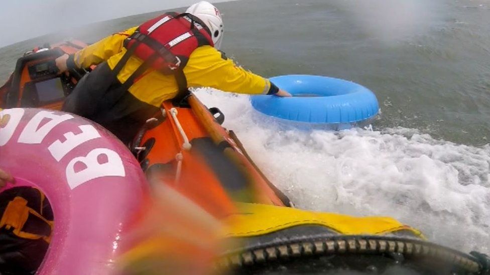 Yorkshire coast: Warning over inflatables ahead of bank holiday - BBC News