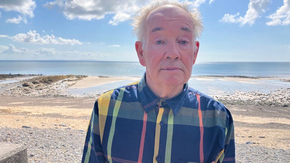 Pembrokeshire: Wiseman's Bridge beach sewage warning - BBC News