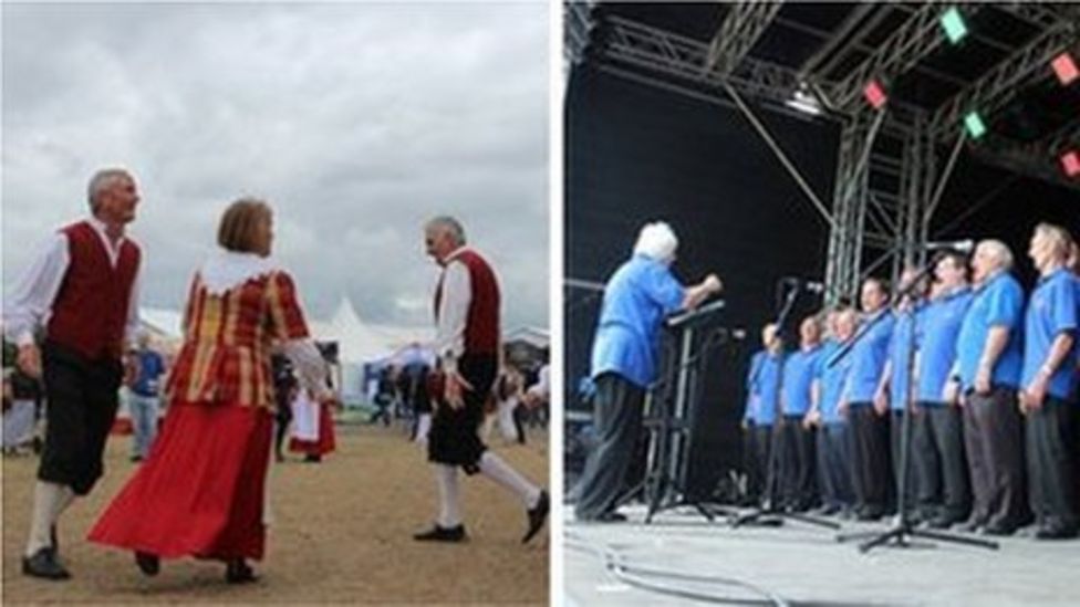 Eisteddfod celebration marks 100 years since Cymanfa Ganu - BBC News