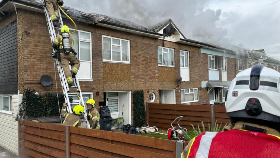 Basildon fire crews say blaze at terraced homes is under control - BBC News